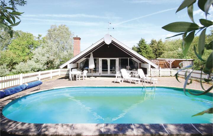 Amazing Home In Hemmet - Denmark
