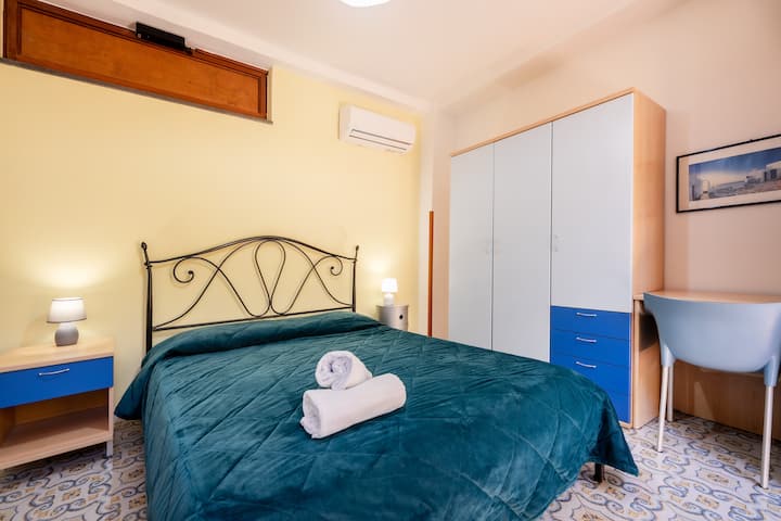 La Capannina Rooms - Matrimoniale Più Divano Letto - Procida