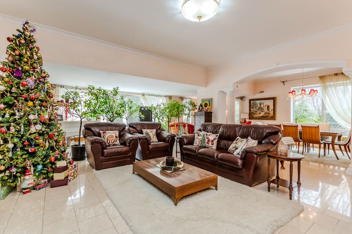 City Center Oasis: Pool, Parkside & Quiet Comfort - Chisinau