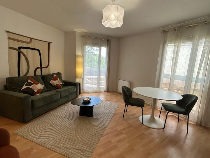 À Deux Pas De Paris - Le Sobre - Rueil-Malmaison