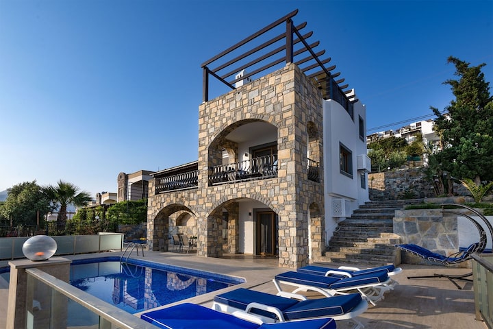 Yalıkavakta Deniz Manzaralı Havuzlu Villa Bd4148 - Gümüşlük