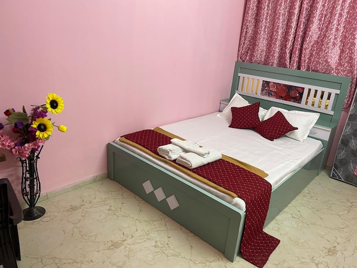 𝕄𝕒𝕙𝕚 𝕙𝕠𝕞𝕖 𝕤𝕥𝕒𝕪 - Solapur
