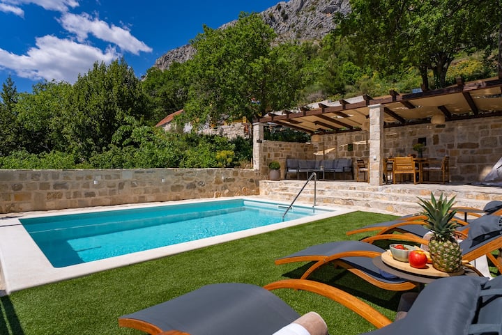 Villa Malena: A Charming Stone House With Sea View - Podstrana