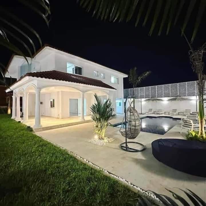 Duplex Meublé De 5 Chambres - Douala