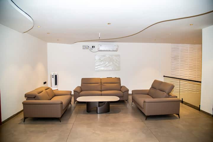 Kavaksh Retreat: Luxury Villa & Event Escape - Medchal