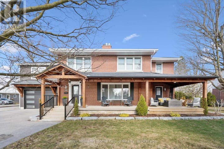 Central 4br Oasis: Private Pool, Hot Tub & Parking - Fergus