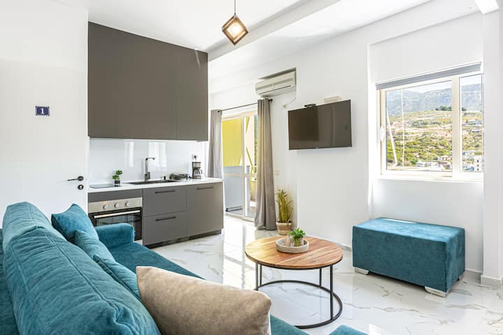 Alpha Studio | 3 Min Beach, Kitchen And Balcony - Himarë