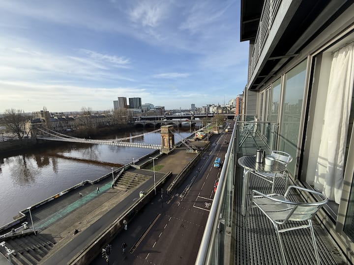 Clyde Waterfront Superior Two Bedroom Apartment - Glasgow