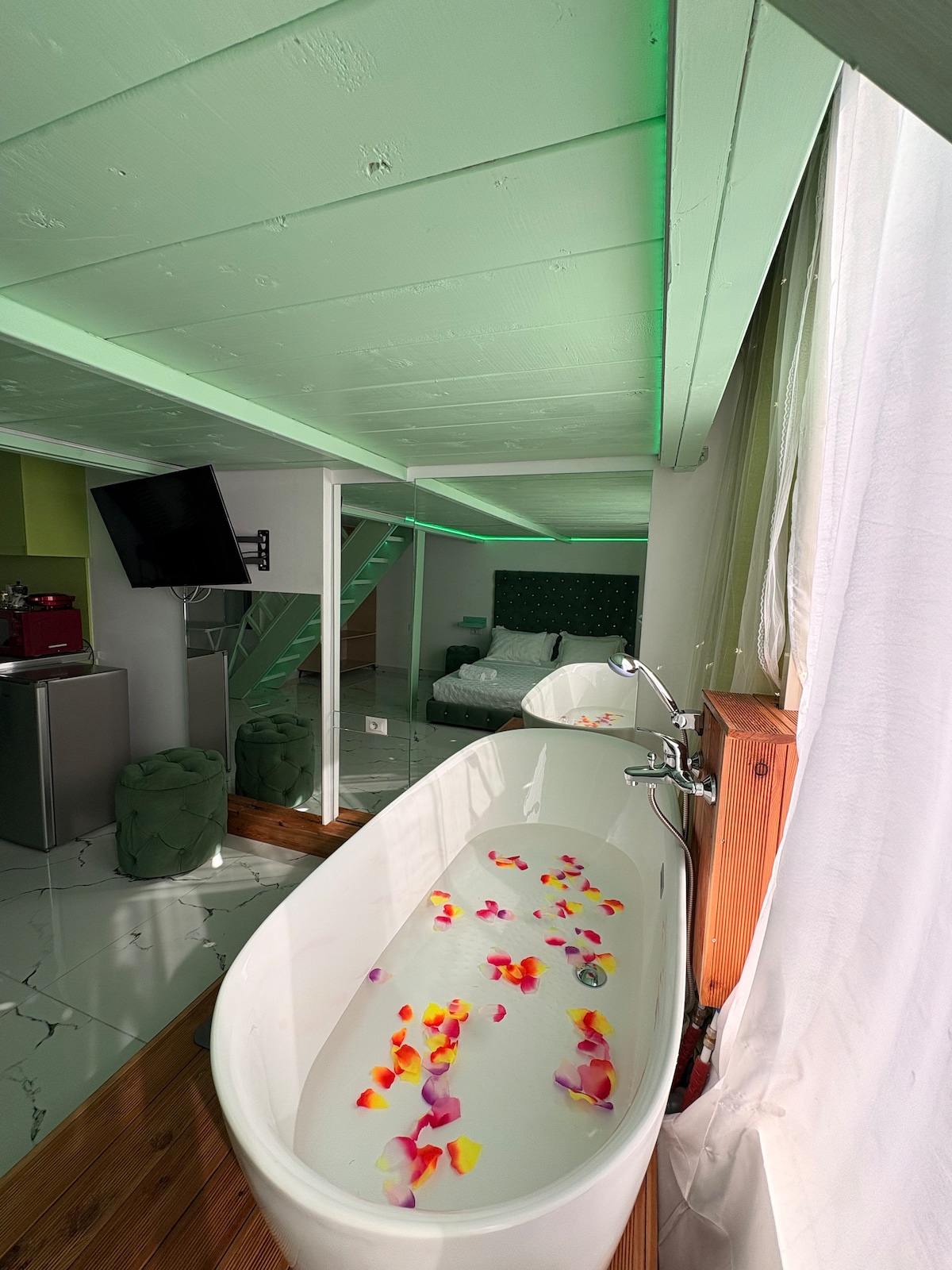 Estudio dúplex con tina - Departamentos en renta en Sarandë, Vlorë ...