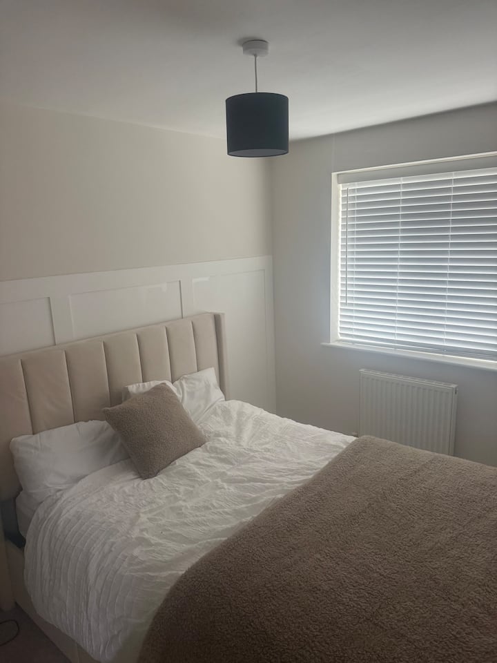 Modern Cozy House Situated In Chesterfield - Chesterfield