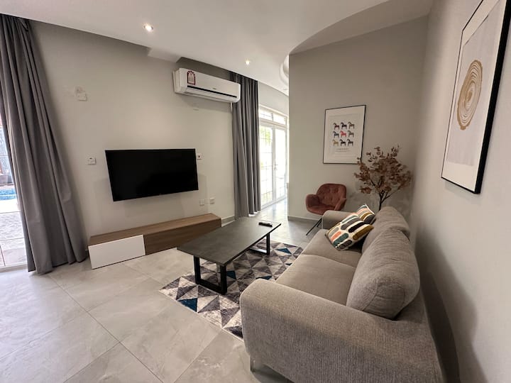 Bright Apartment Facing Pool - Doha