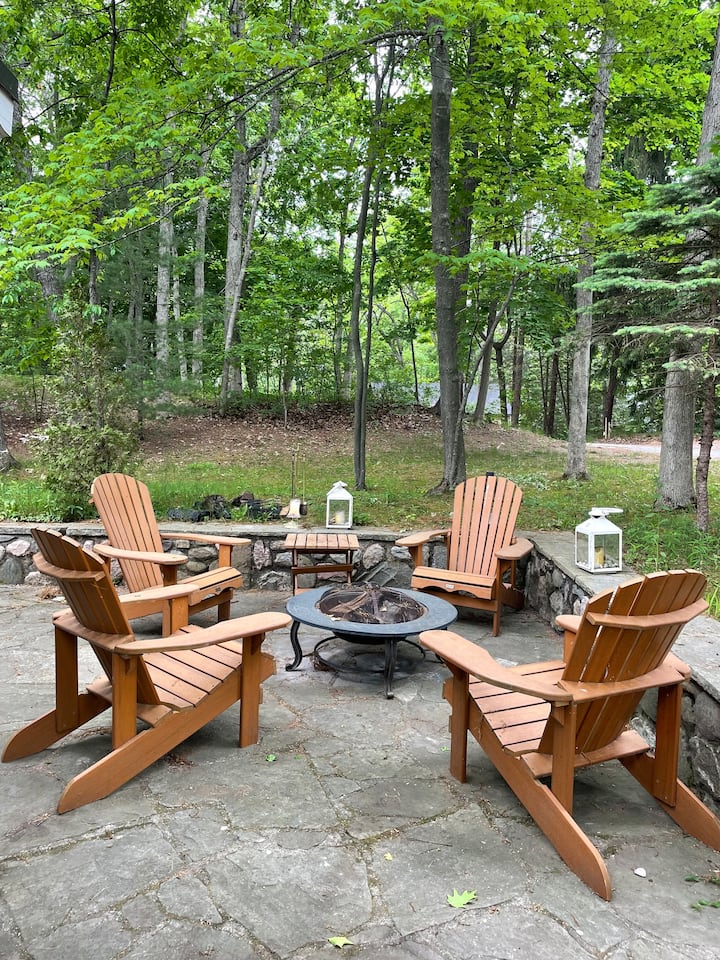 Little Brown Cottage Near South Beach - Grand Bend