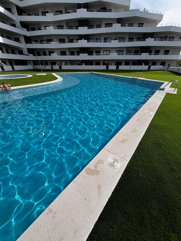 Modern Appartement | Ruime Tuin & Dichtbij Golf - San Miguel de Salinas