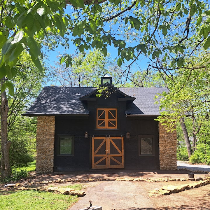 Restored Luxury 1911 Barn In Liberty - Missouri City, MO