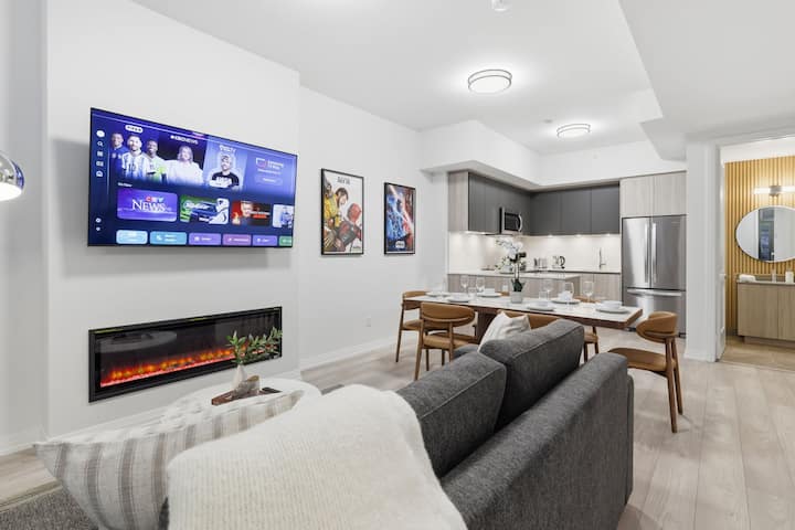 Boutique Townhouse + Suite • Sleeps 11 • Parking - トロント