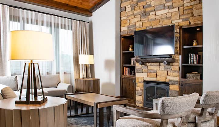 3br Presidential Suite At Glacier Canyon - Baraboo, WI