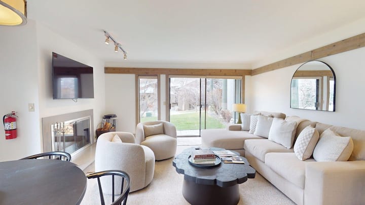Greyhawk Condo 02 - New Listing! Walk To Ski Lifts - Ketchum, ID