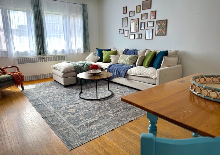 Downtown Calgary | King Bed | Beltline | Top Floor - Canada