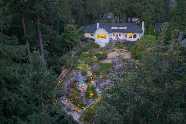 Luxe 3br Coastal Retreat | Views, Hot Tub & Bbq - Bowen Island