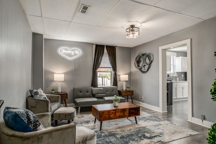 Cozy Historic Strawberry Hill Studio - Kansas City, KS