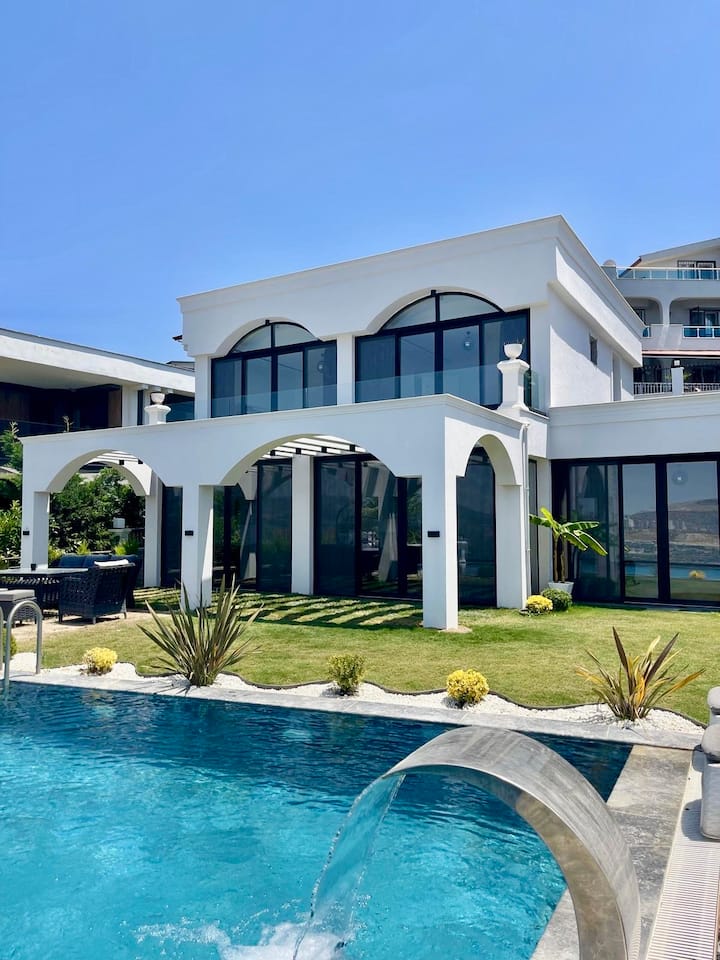 Villa Thalia - ÖZel Havuzlu -Deniz Manzaralı Villa - Kuşadası