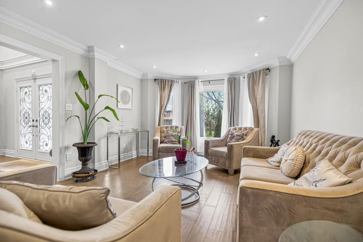 Luxury 4br Home Near Yonge St & Mall & Highway - Vaughan