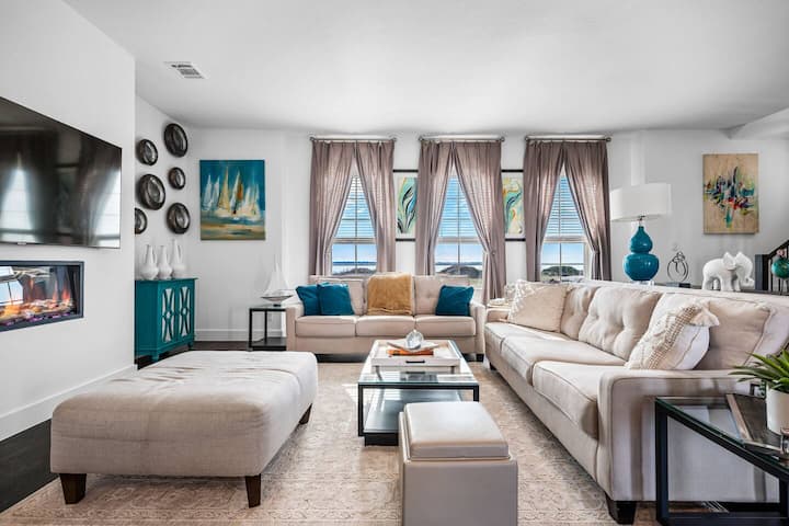 Designer Lake House Escape - Garland, TX
