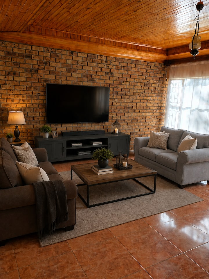 A Home With A Beautiful Garden And Lots Of Space. - Stilfontein