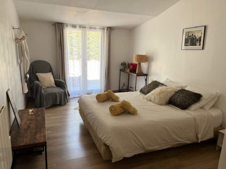 Chambre Indépendante Dans Maison Familiale - Castries