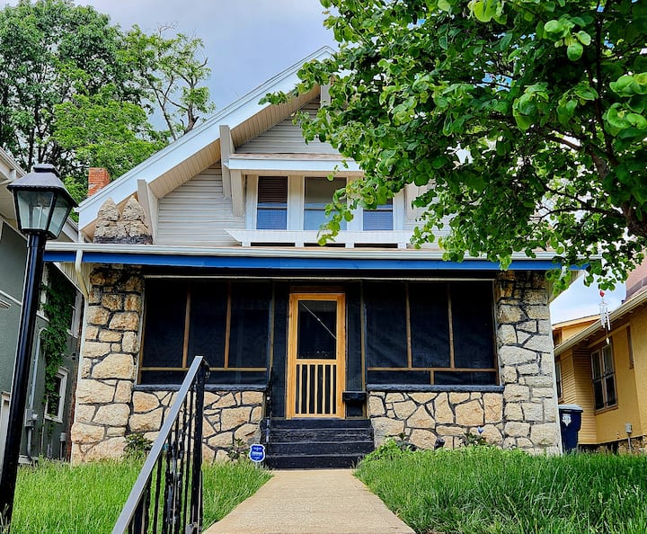 The Chestnut House 13 Mins From Kauffman Stadium! - Kansas City, MO