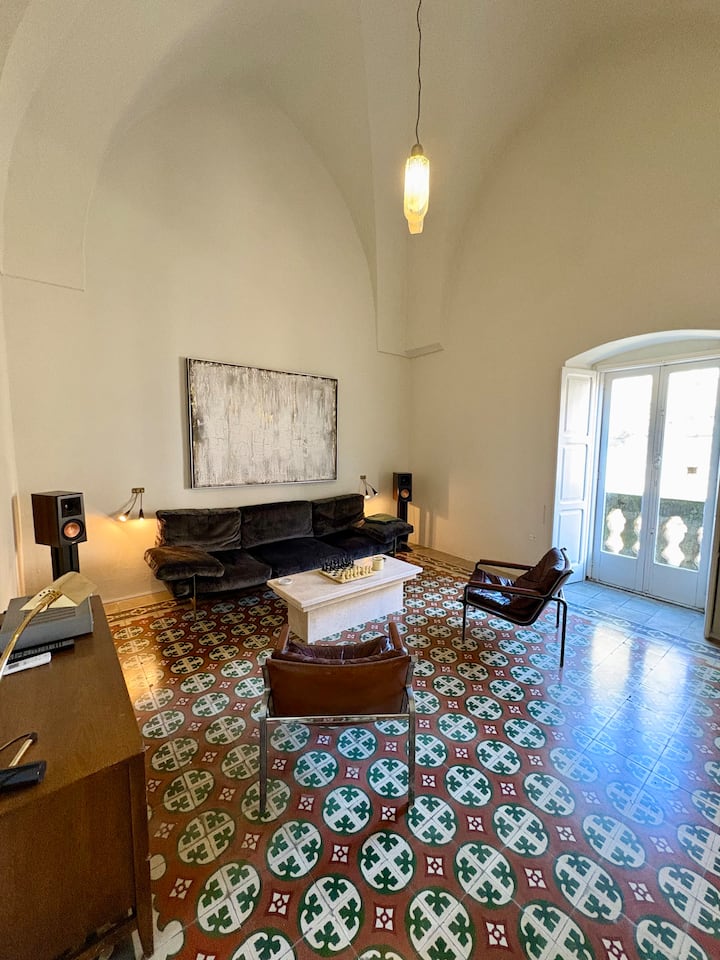 Spacious Historic Center Home With Rooftop/pool - Erchie