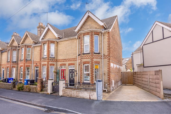 Porto Bello - Spacious Home With Sunny Patio - Swanage