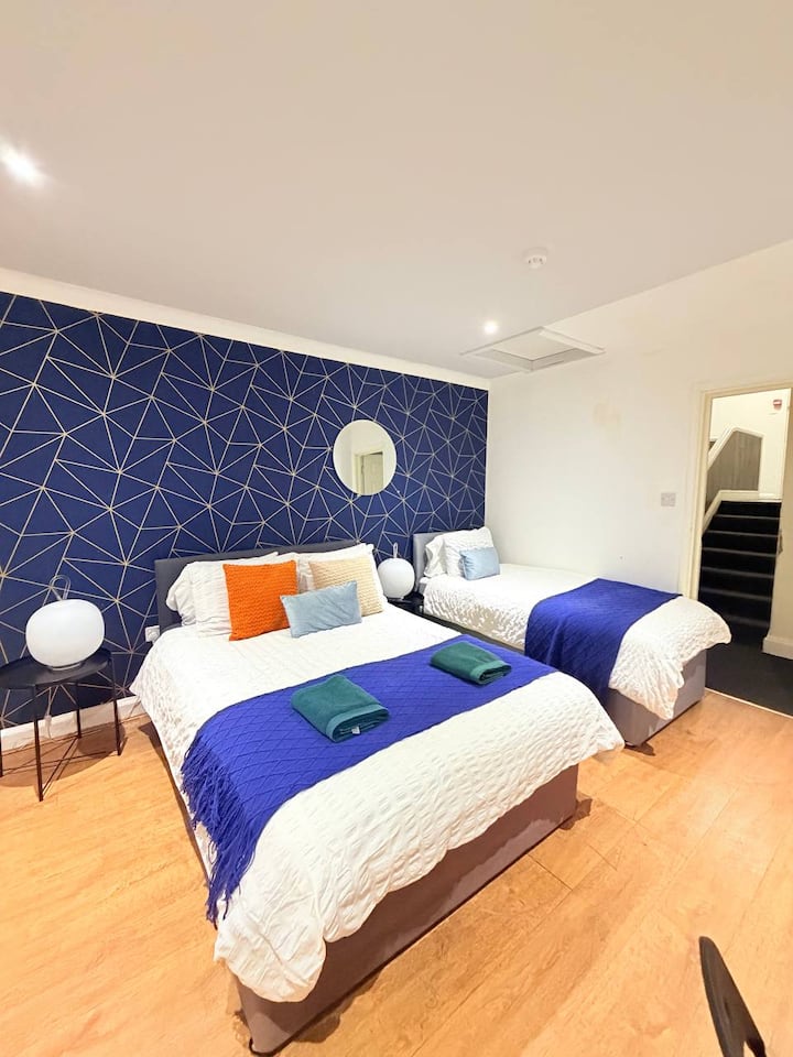 3 Sleeps Modern Studio  Tourist Spot Wifi - Liverpool, UK