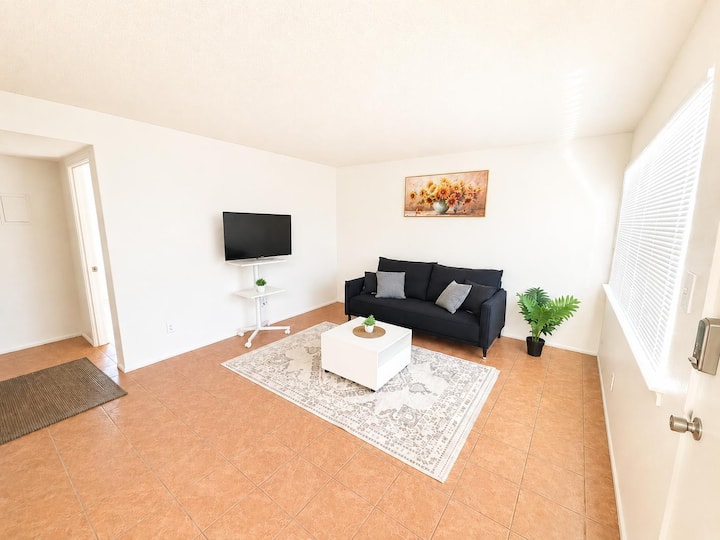 Spacious 1br In Sacramento Near Arden & Downtown - Sacramento, CA