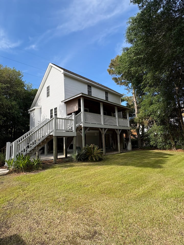 Across From Boat Ramp, Short Walk To The Beach. - Emerald Isle, NC