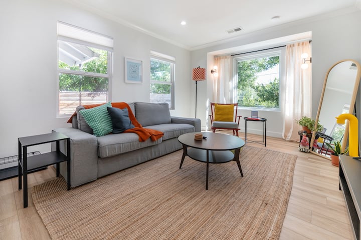 Craftsman Cottage: Prime Downtown Palo Alto House - Palo Alto, CA