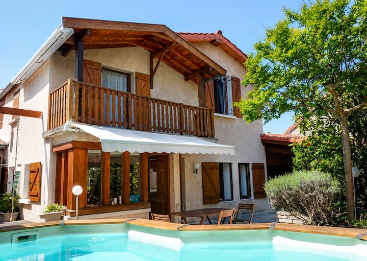 Maison Familiale Calme Climatisée Avec Piscine - Lyon