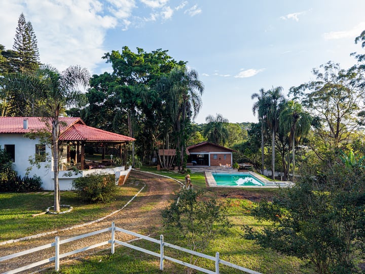 Clima De Interior Próximo A Parques Em Cotia. - Cotia, Brasil