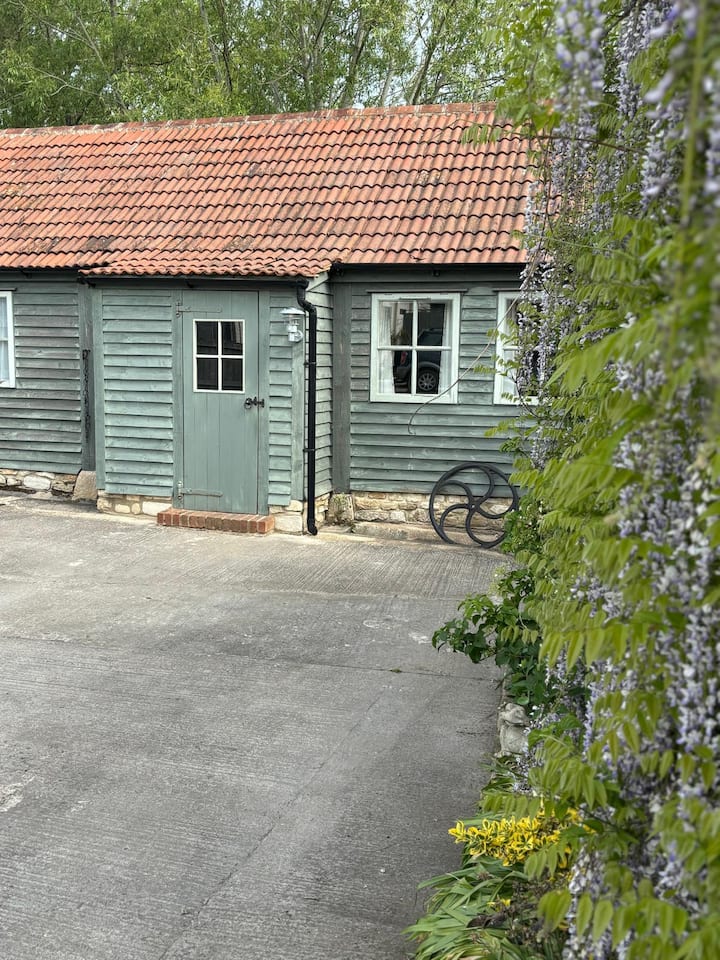 The Cowshed - With Bookable Sauna + Cold Plunge - Bradford-on-Avon