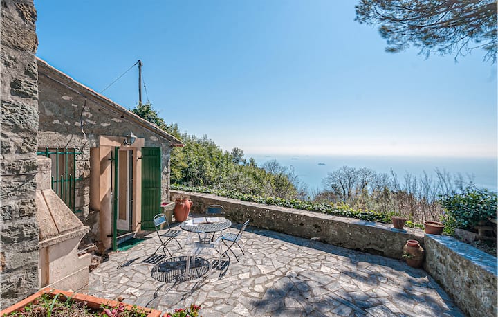Awesome Home In La Spezia With Wifi - La Spezia