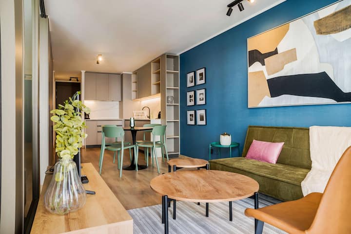 Chic Apartment With Balcony & Pool In Las Condes - Chile