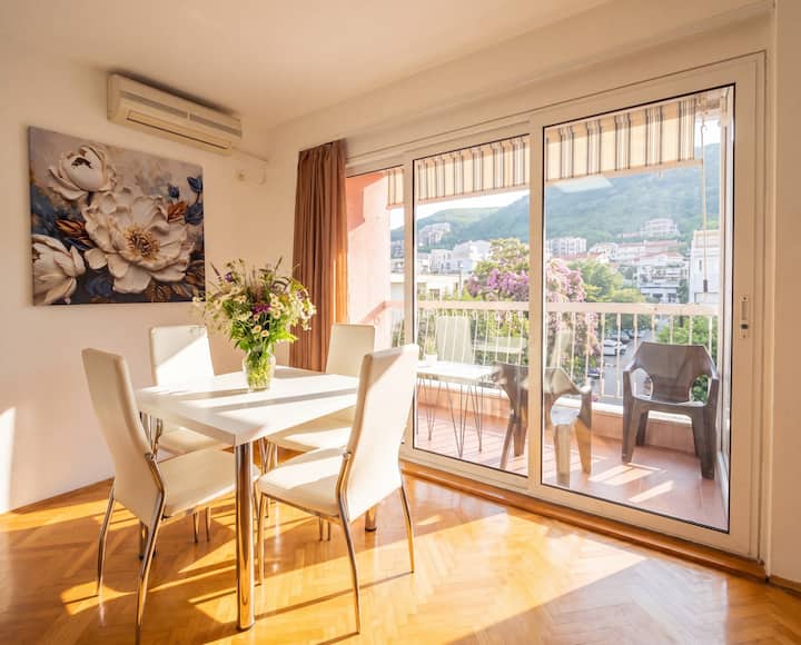 Sunny Terrace Retreat Near The Beach - 부드바
