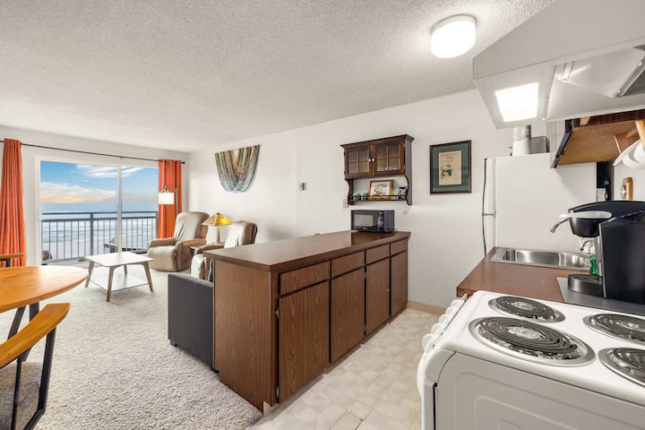 Cozy Coastal Stay - Pet Friendly! - Lincoln City, OR