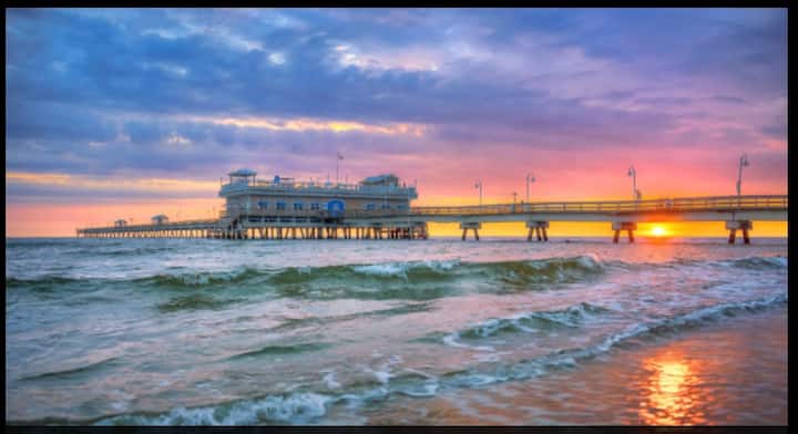 Cozy Beach Cottage By The Pier - Norfolk, VA