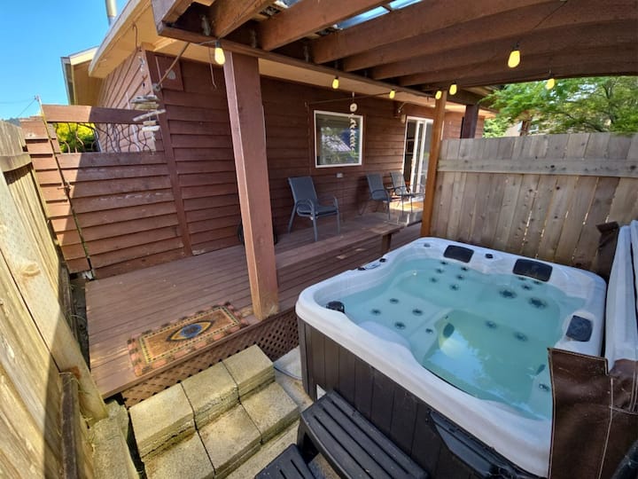 Renovated Historic Schoolhouse; Private Hot Tub - Pacific City, OR