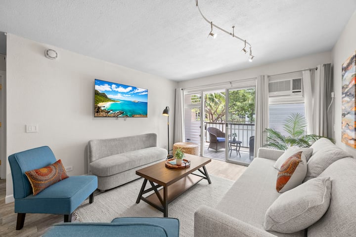 Renovated 2br/2ba In Waikiki | Walk To Beach - O‘ahu, HI