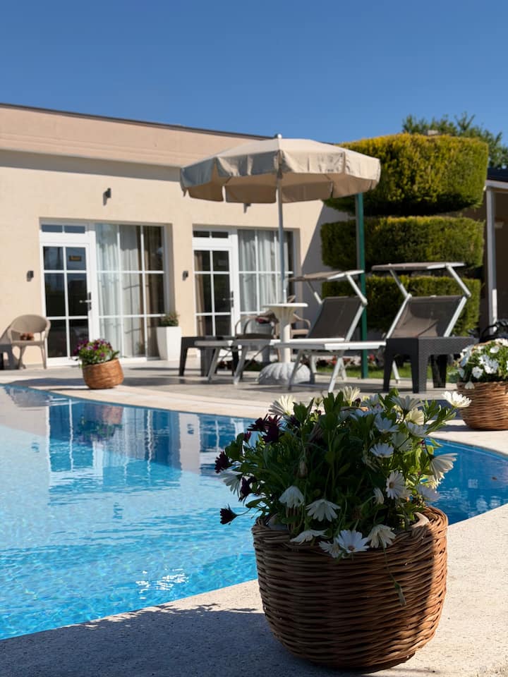 Villa Lion - Albania