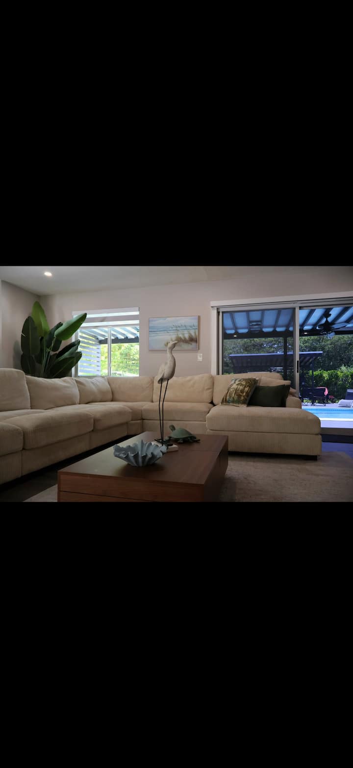 Poolside Paradise Retreat - Cutler Bay