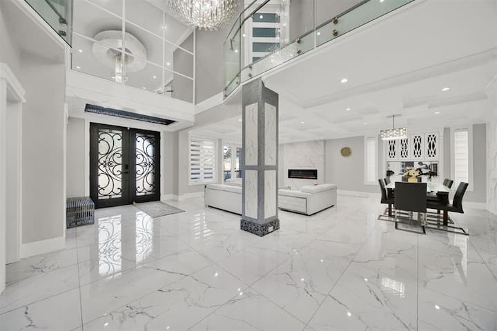 Luxury 6br/5ba | King Beds| Fast Wifi| Parking - Surrey, BC