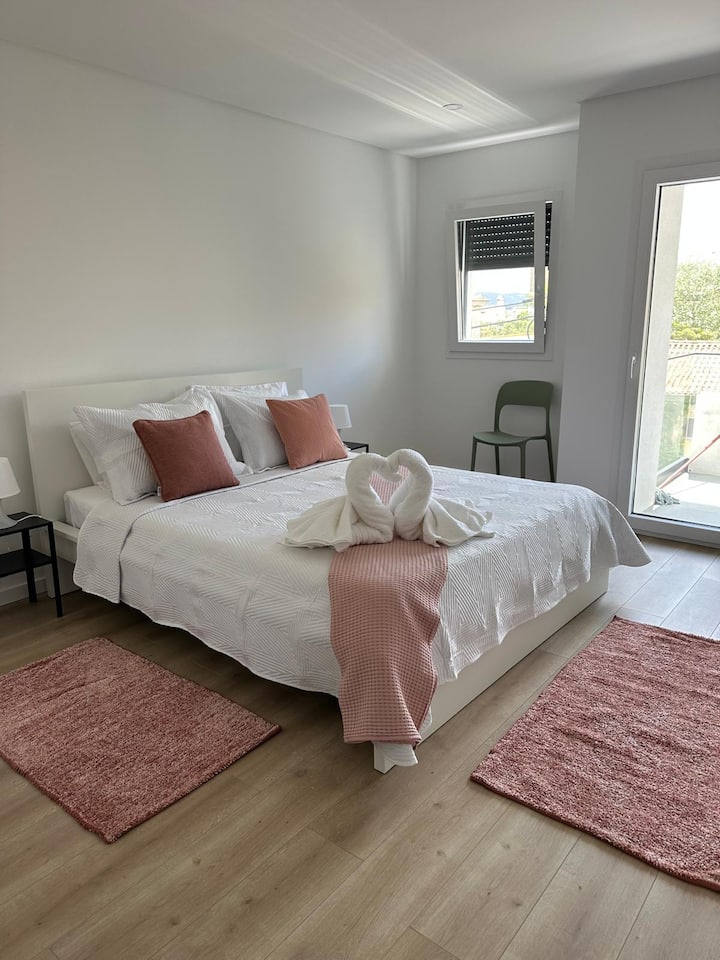 Apartamento T3 A 180 Metros Da Marginal. - São Martinho do Porto